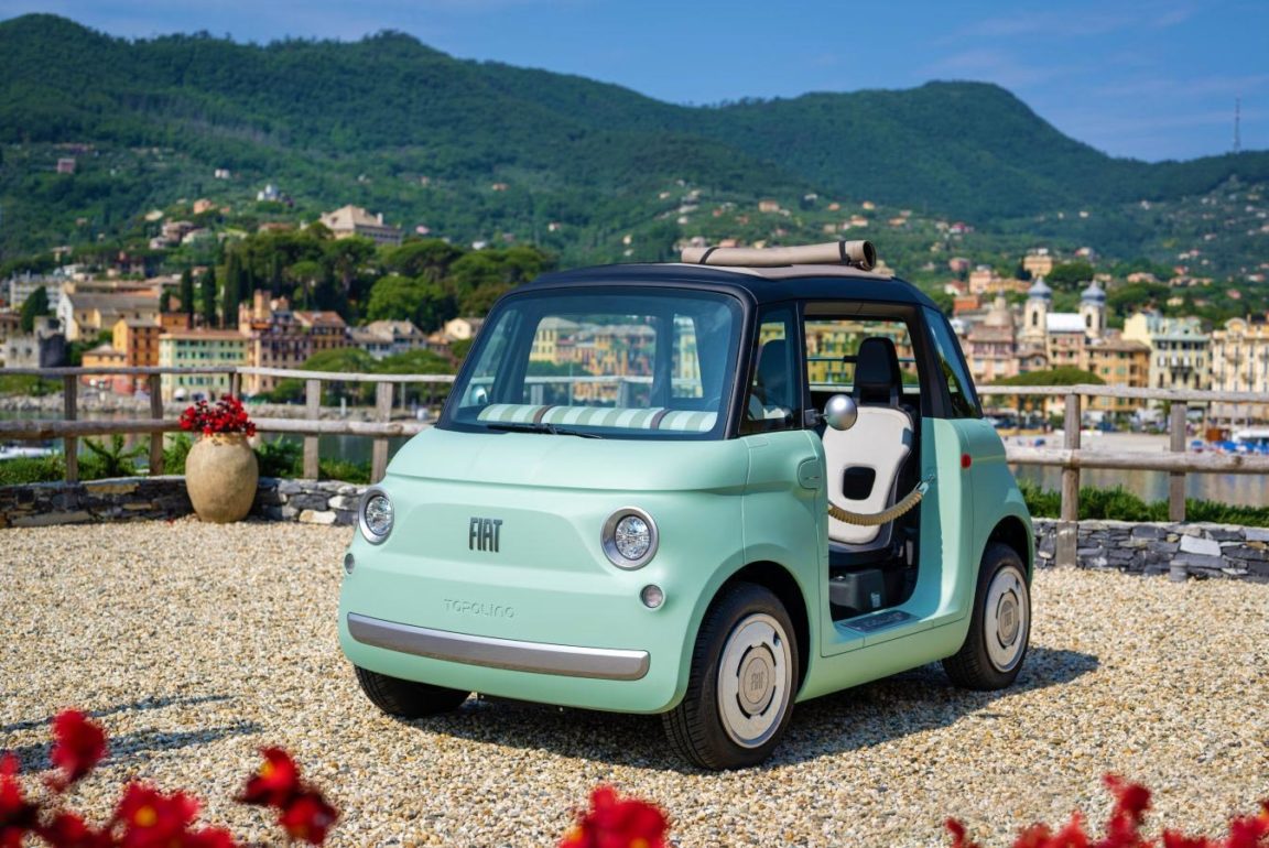 The first Fiat Topolino for the Italian Carabinieri is delivered ...