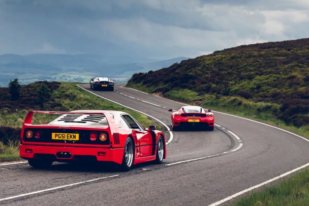 6 Ferrari F40's en een Ferrari Enzo: de video van een spectaculaire ...