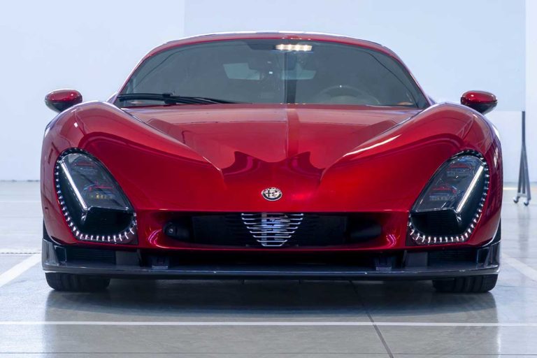 Alfa Romeo 33 Stradale: here's the video of the delivery of the first ...
