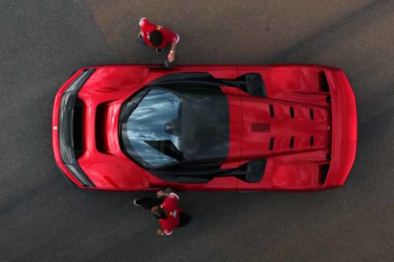 Lewis Hamilton tests the Ferrari F80: "it's the fastest road car ...