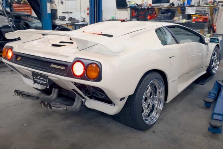 Cette unique Lamborghini Victoria’s Secret dort depuis 14 ans : il ...