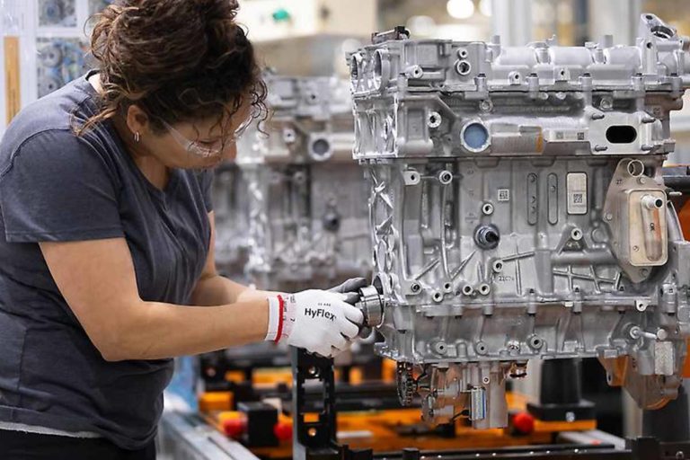 The "new" hybrid engine from Stellantis, inaugurated in the USA, will ...