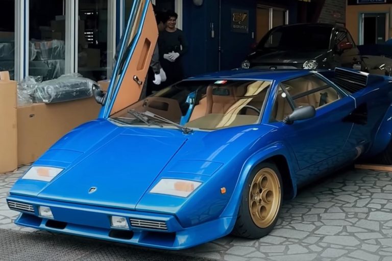 A rare Lamborghini Countach "Blue Tahiti", hidden and kept as new for ...