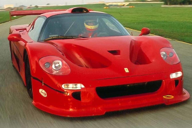 Rifiuta gentilmente un'offerta di 100 milioni di $ per la sua Ferrari ...