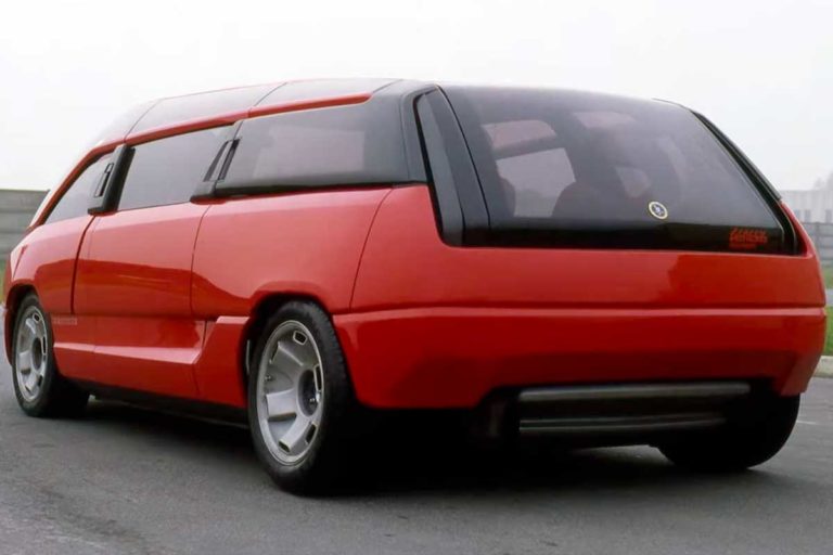 Lange vor den SUVs gab es diesen Minivan mit V12-Motor von Lamborghini ...