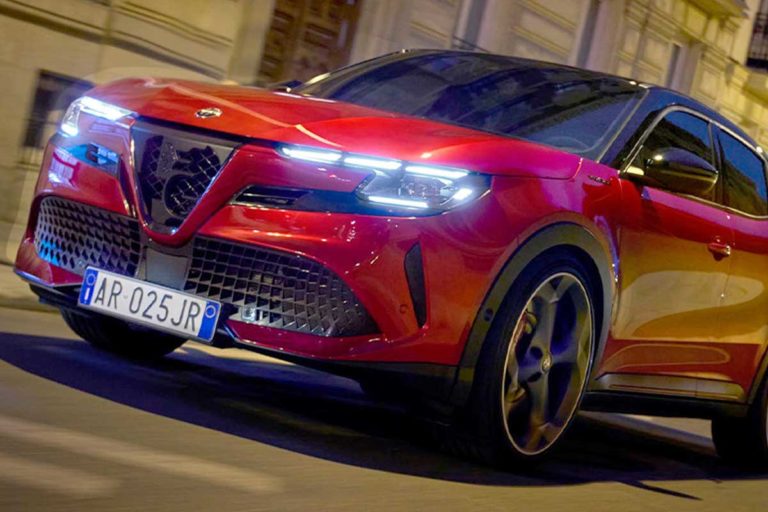 Designed in the middle of the war, this Alfa Romeo hypercar with V16 ...