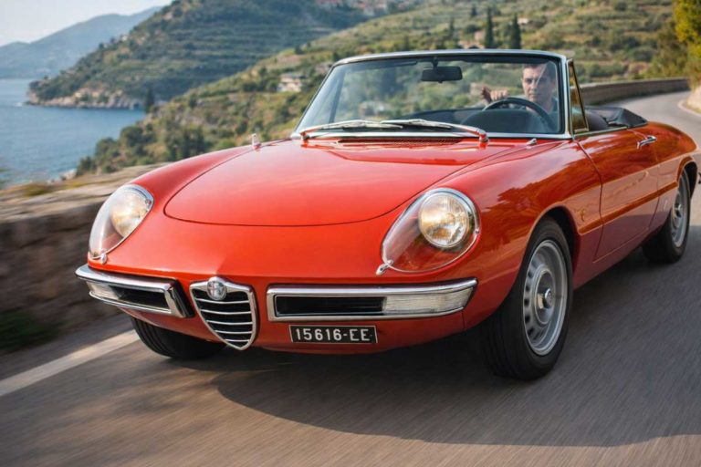 Elegantes Alfa Romeo Roadster Ebenbild