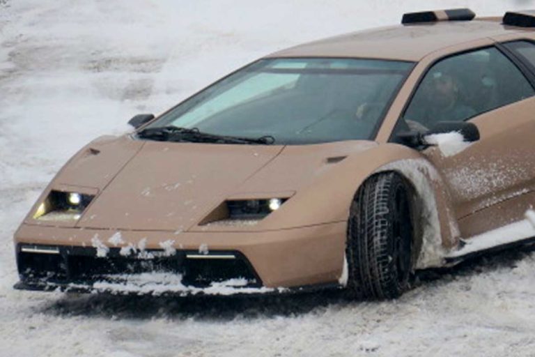If this Lamborghini Diablo is missing a taillight, it's because it's ...