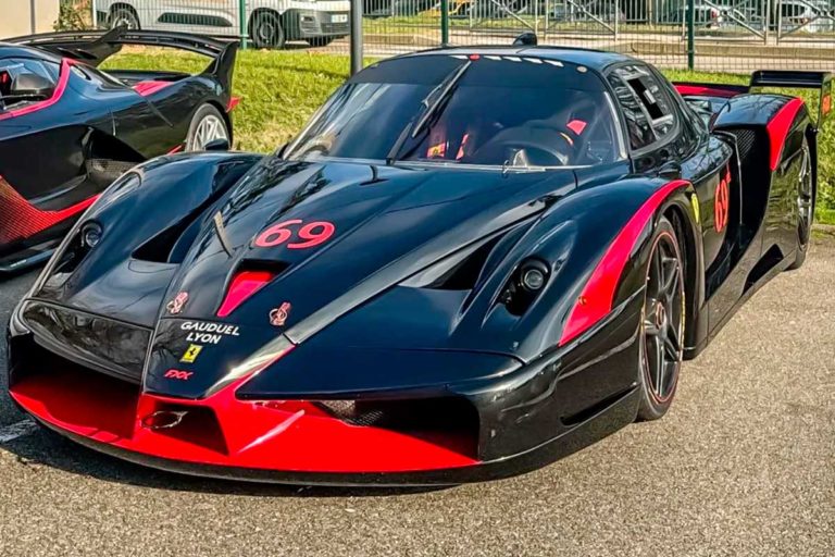 Si imbatte in 4 eccezionali Ferrari del valore di 40 milioni di euro ...