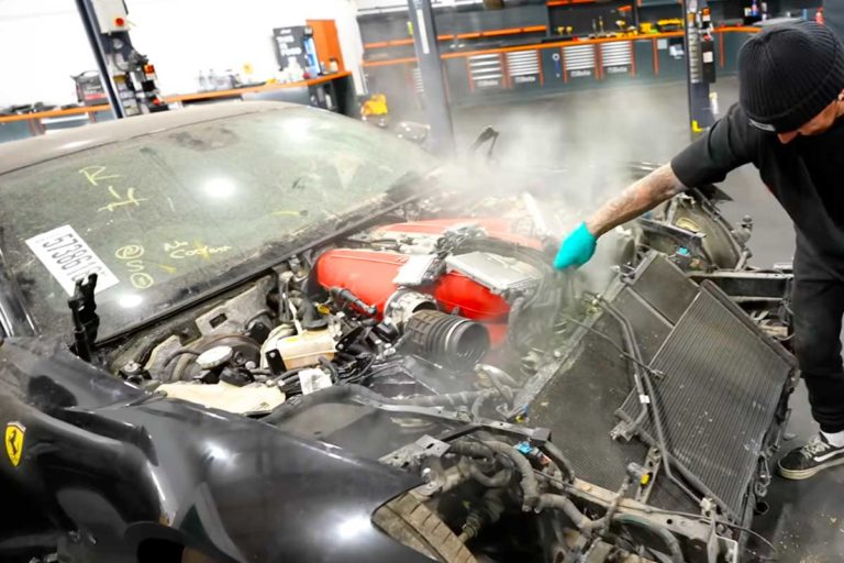 Auf Einladung 850.000 $ gekauft, ist dieser Ferrari 812 heute 2,8 ...