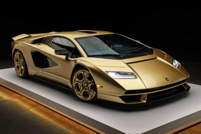 Modern Lamborghini Countach loses $300,000 in 18 months... while ...