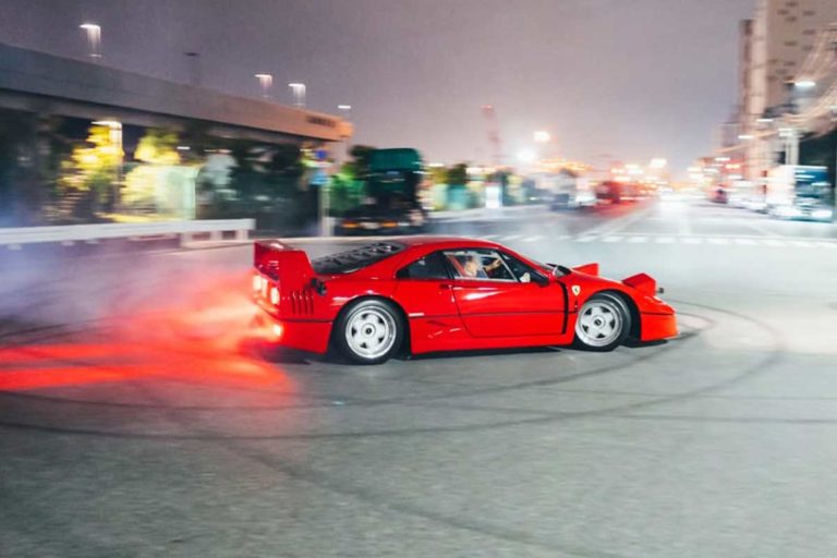 Lewis Hamilton geeft video vrij achter het stuur van de Ferrari F40 (en ...