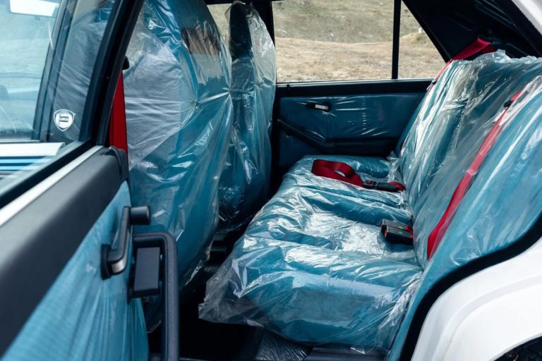 Questa Lancia Delta Integrale ha ancora il suo cellophane di fabbrica ...